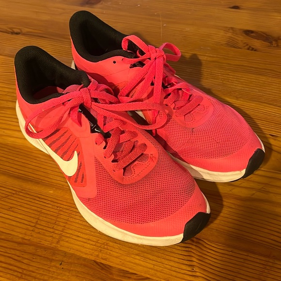 Nike | Shoes | Nike Pink Girls Running Shoes 4y | Poshmark